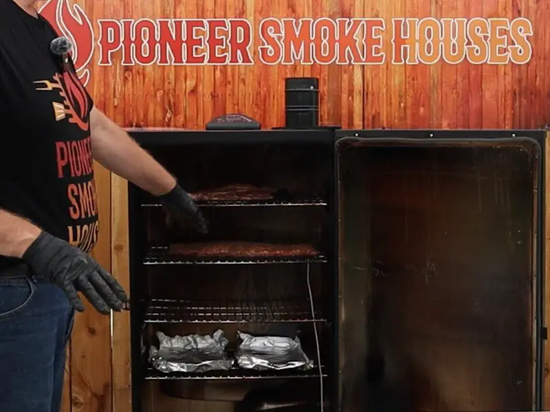 How to Cook Ribs in the Masterbuilt 140b Electric Smoker - Pioneer ...